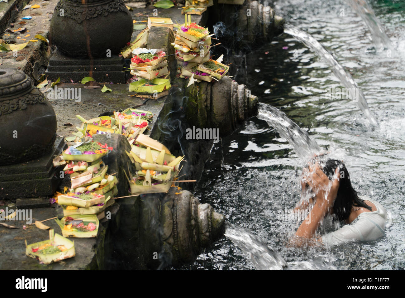 Ablution woman hi-res stock photography and images - Alamy