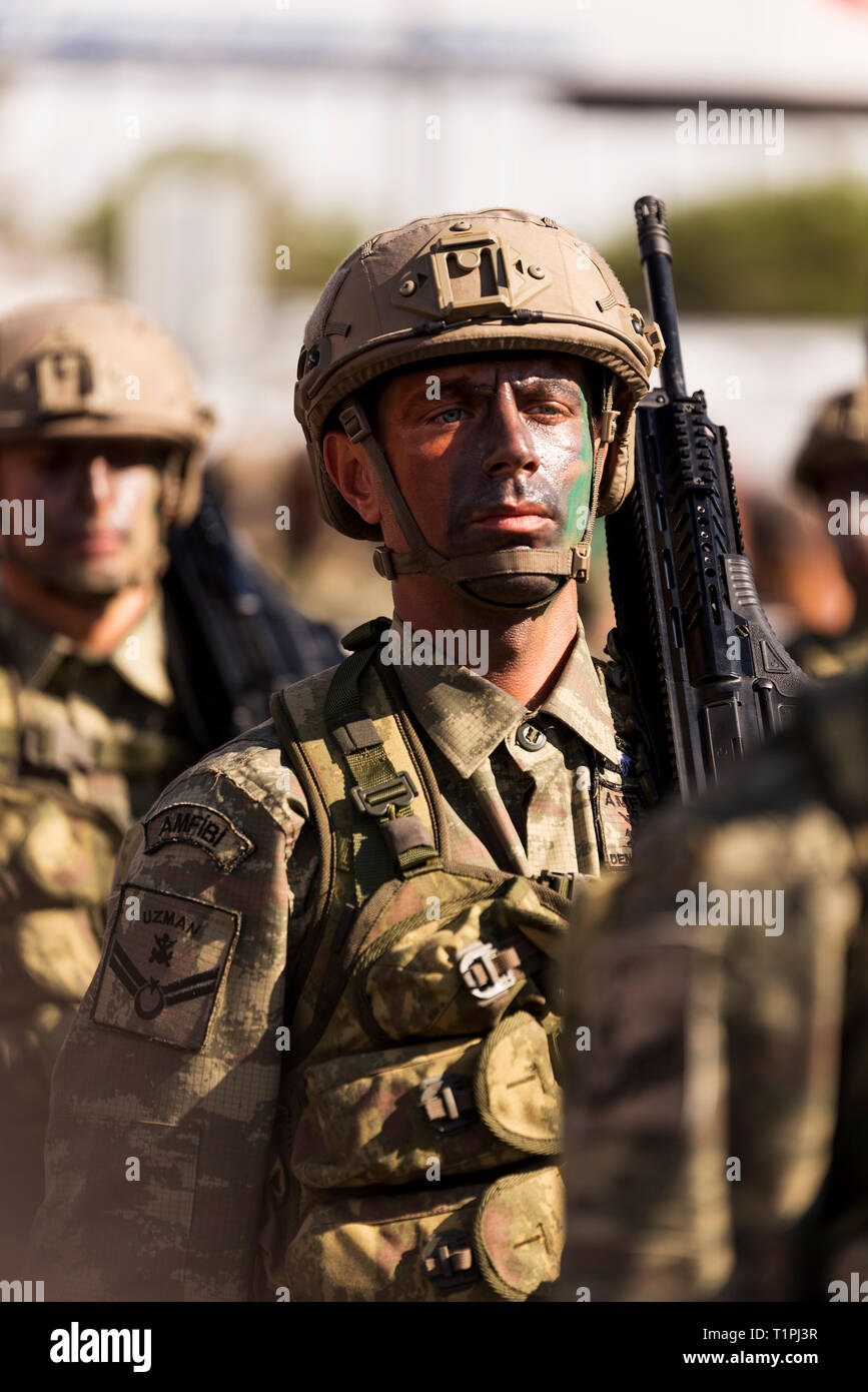 Soldier face paint hi-res stock photography and images - Alamy