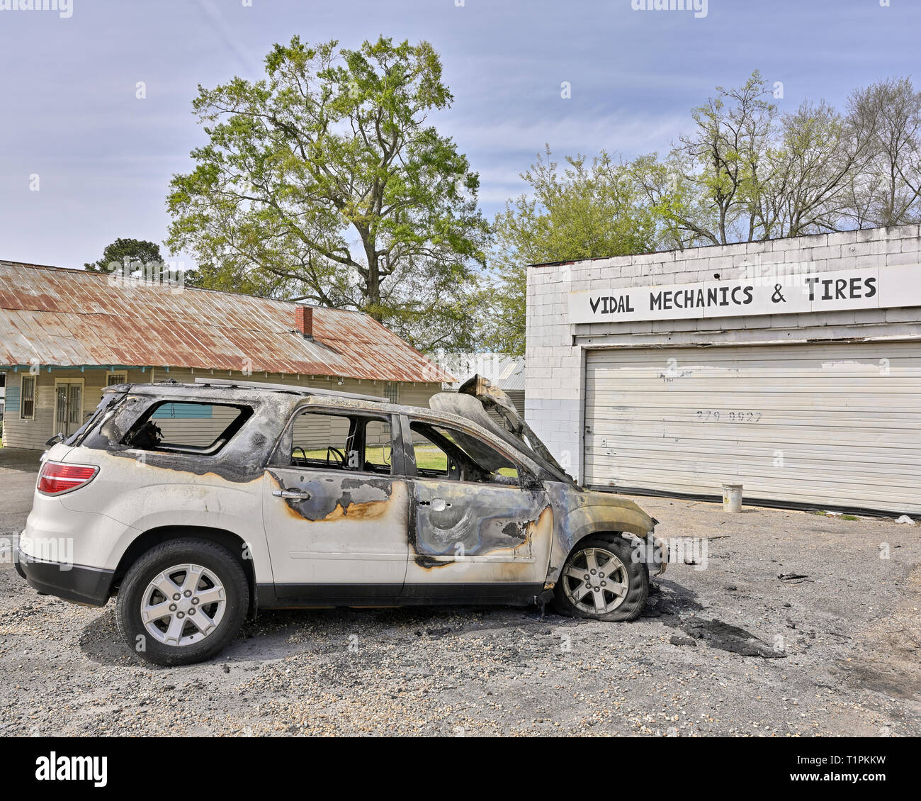 Burned out car or suv on the side of the road in rural Alabama, USA ...