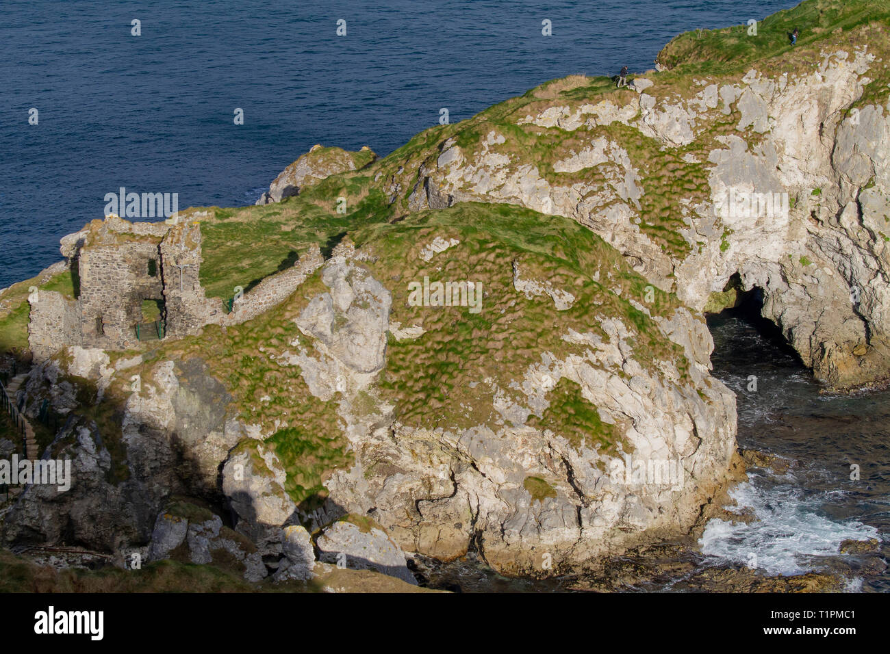 Cliff arch ireland hi-res stock photography and images - Alamy
