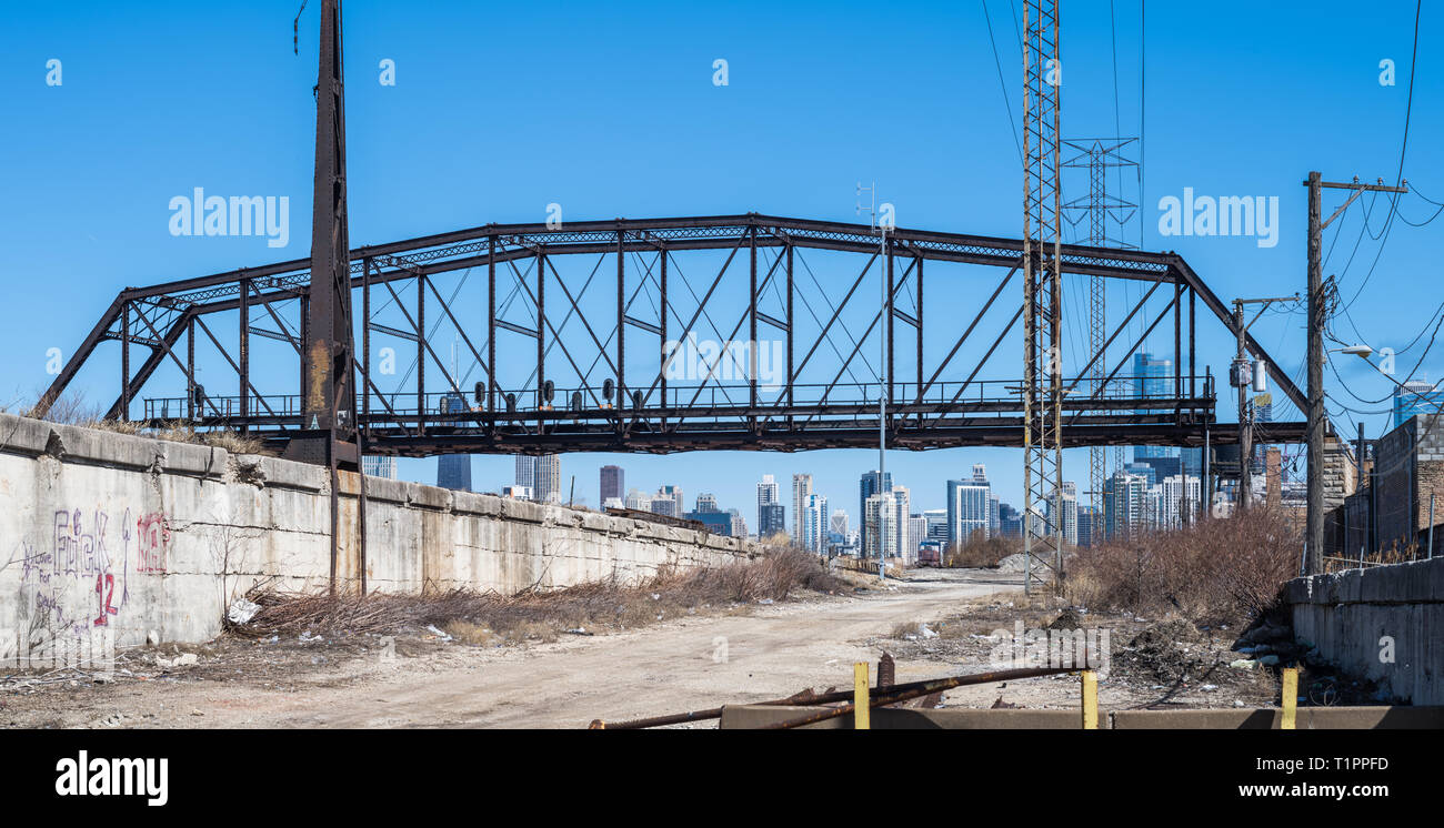 Former Metropolitan L bridge now used to hold Metra and Amtrak signals ...