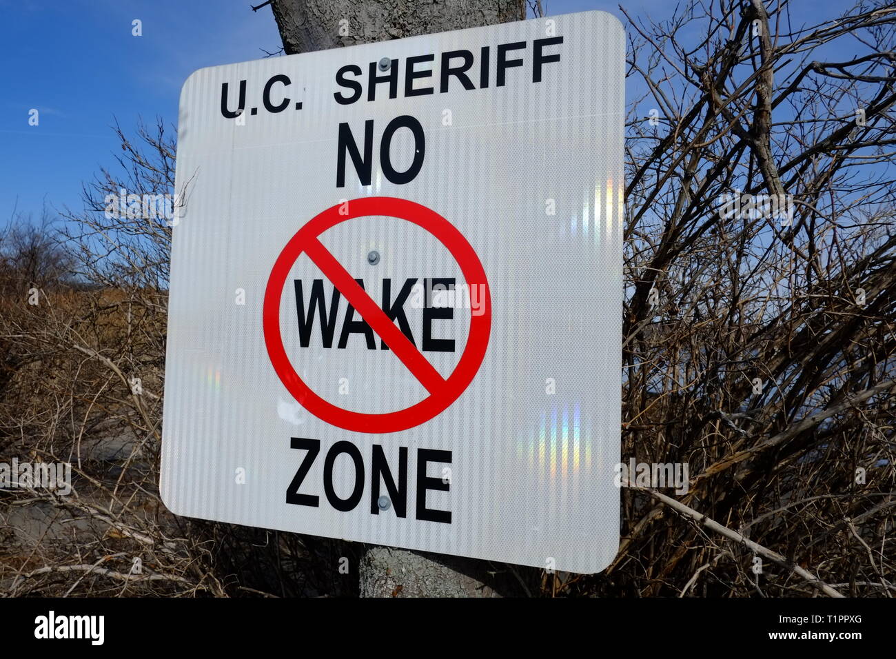 No wake zone hi-res stock photography and images - Alamy