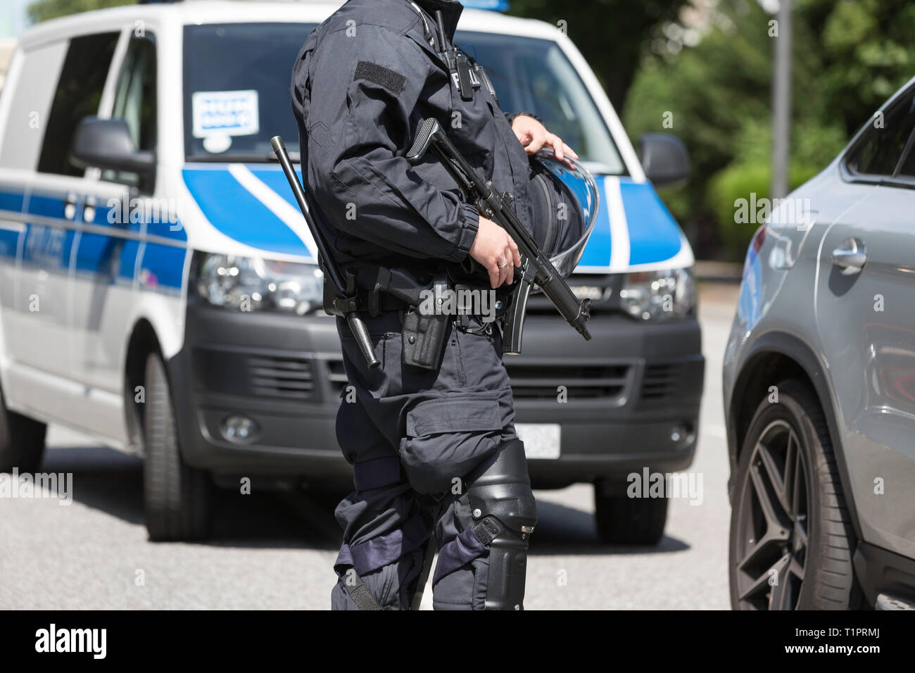 Policeman weapon gun hi-res stock photography and images - Alamy