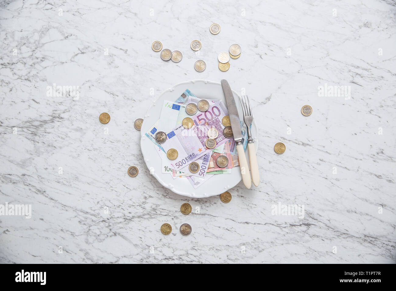 Dish full of money hi-res stock photography and images - Alamy