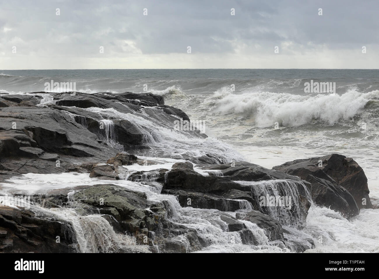 Stormy rocks hi-res stock photography and images - Alamy