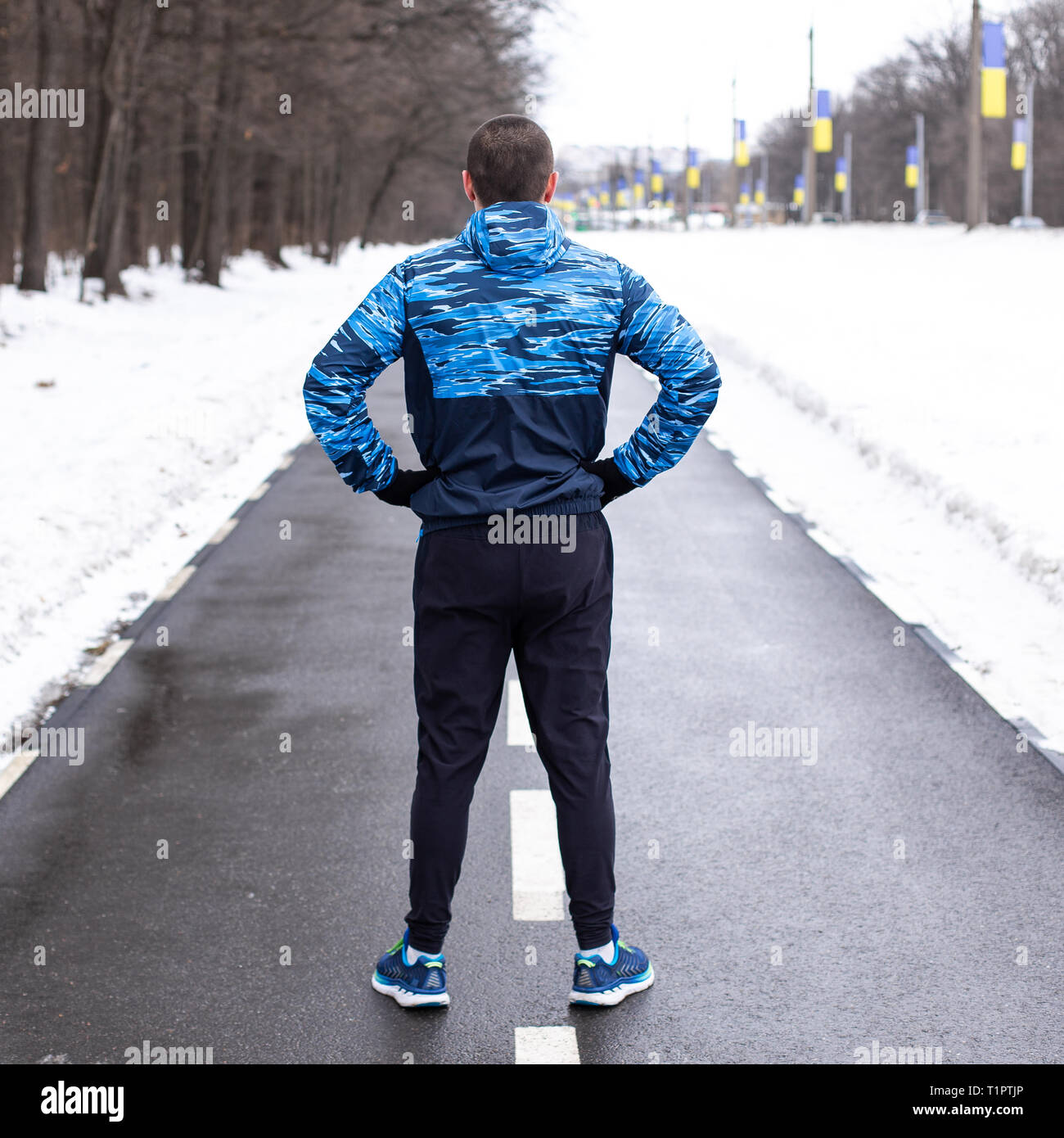 Man runner from back standing on running track Stock Photo - Alamy