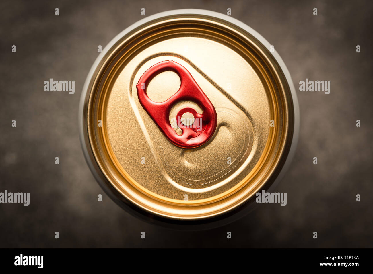 Beer Can Close Up Top View Gold Stock Photo - Alamy