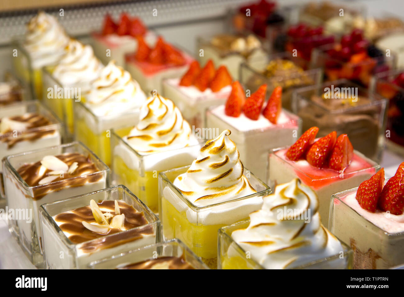 Creations dessert hi-res stock photography and images - Alamy