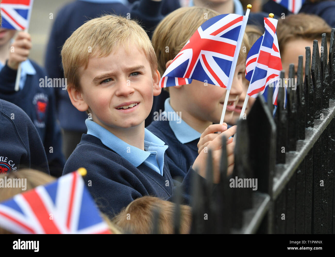 Children from Castle Cary Primary school at Castle Cary station in ...