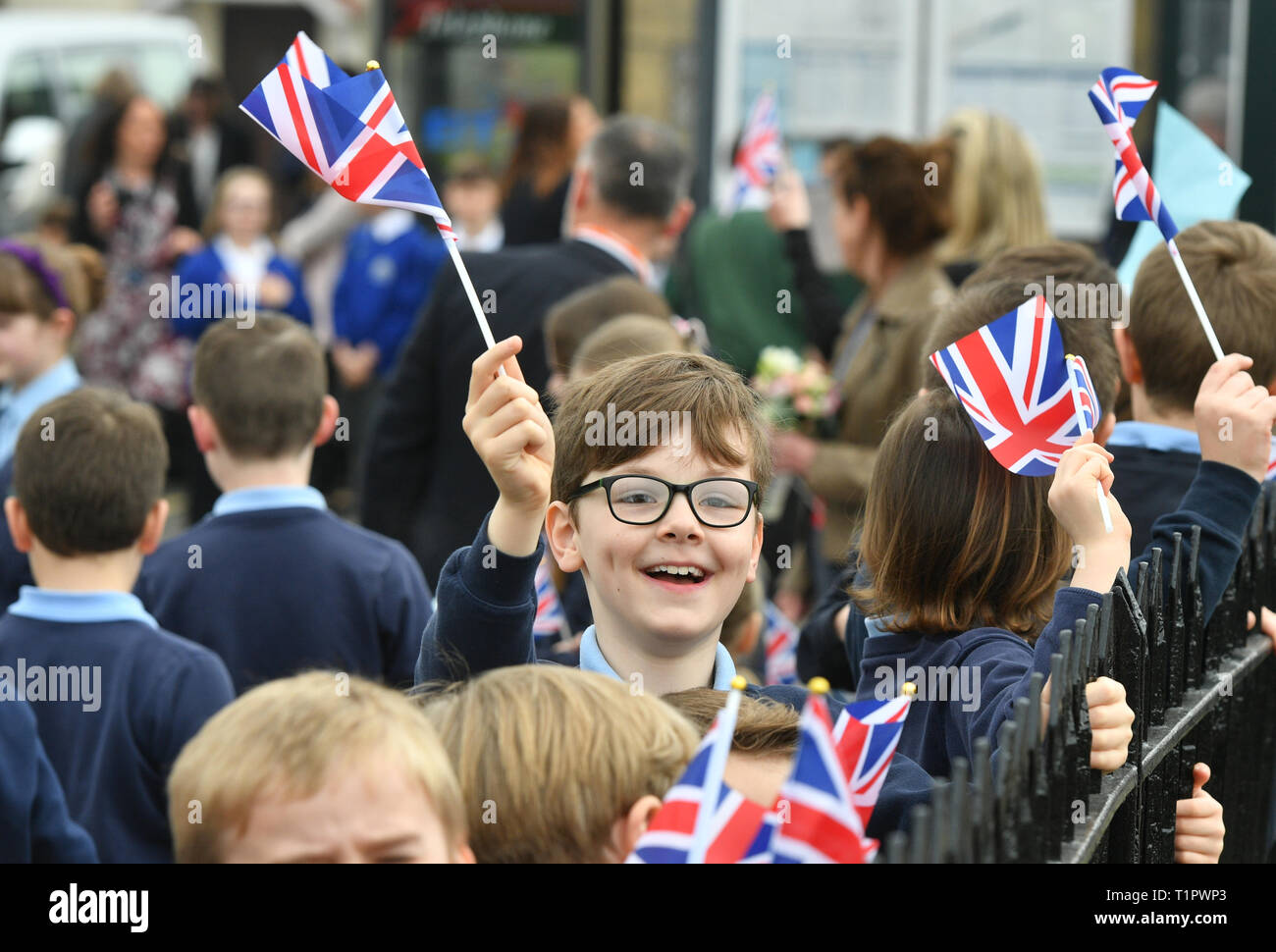 Children from Castle Cary Primary school at Castle Cary station in ...