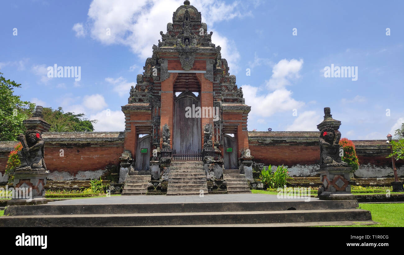 The gate of Pura Taman Ayun Temple in Bali, Indonesia Stock Photo - Alamy