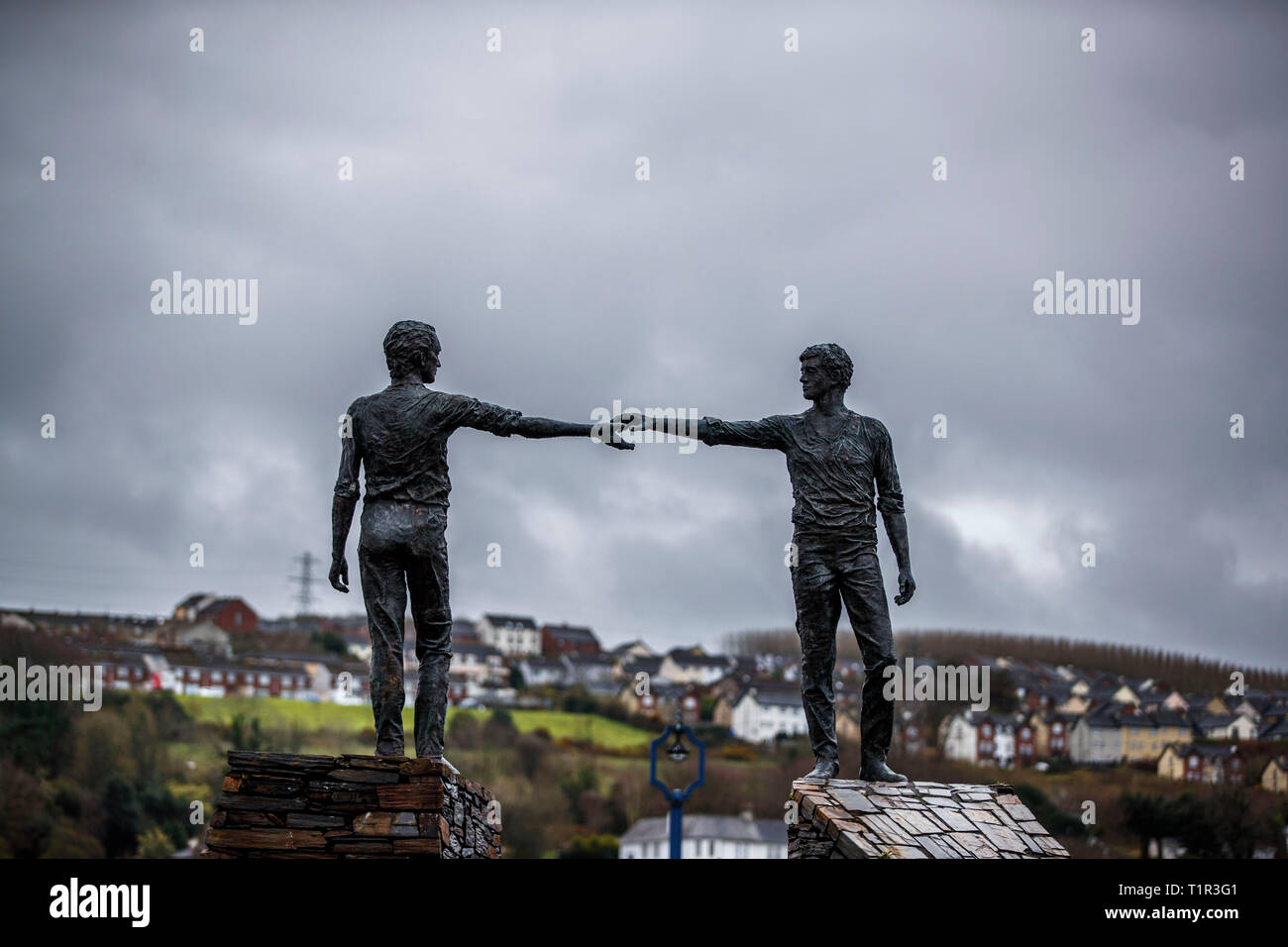 Derry. 18th Mar, 2019. Photo taken on March 18, 2019 shows "Hands Across the Divide", a ...