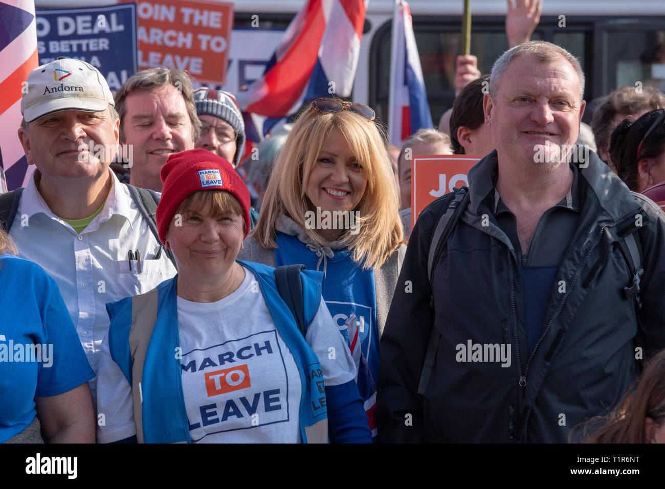 Aylesbury, United Kingdom. 28 March 2019. The pro Brexit campaign ...