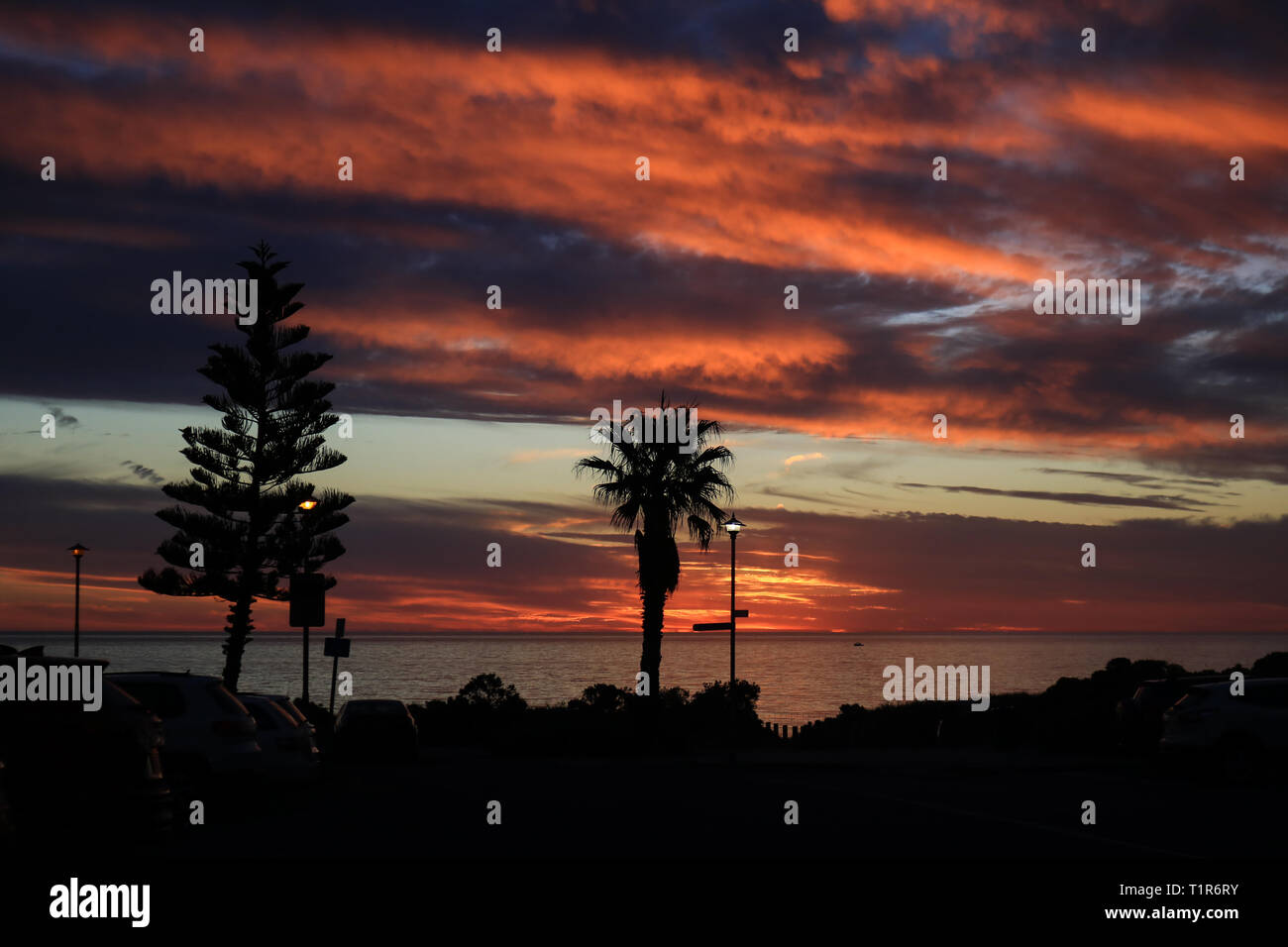 Adelaide, Australia. 28th Mar, 2019. A beautiful sunset at Grange beach ...