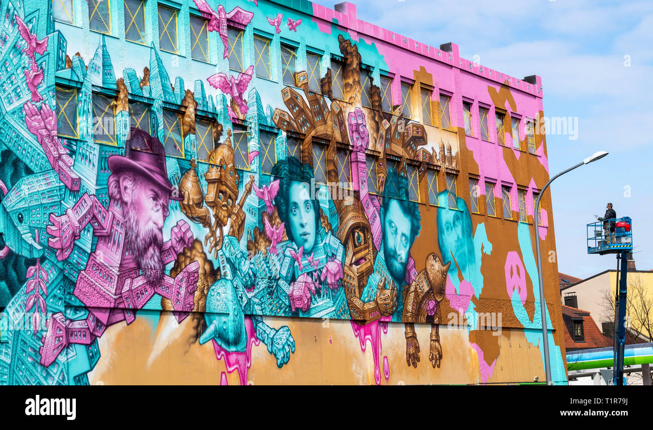 Munich, Germany. 28th Mar 2019. The artist "Won ABC" paints an ...
