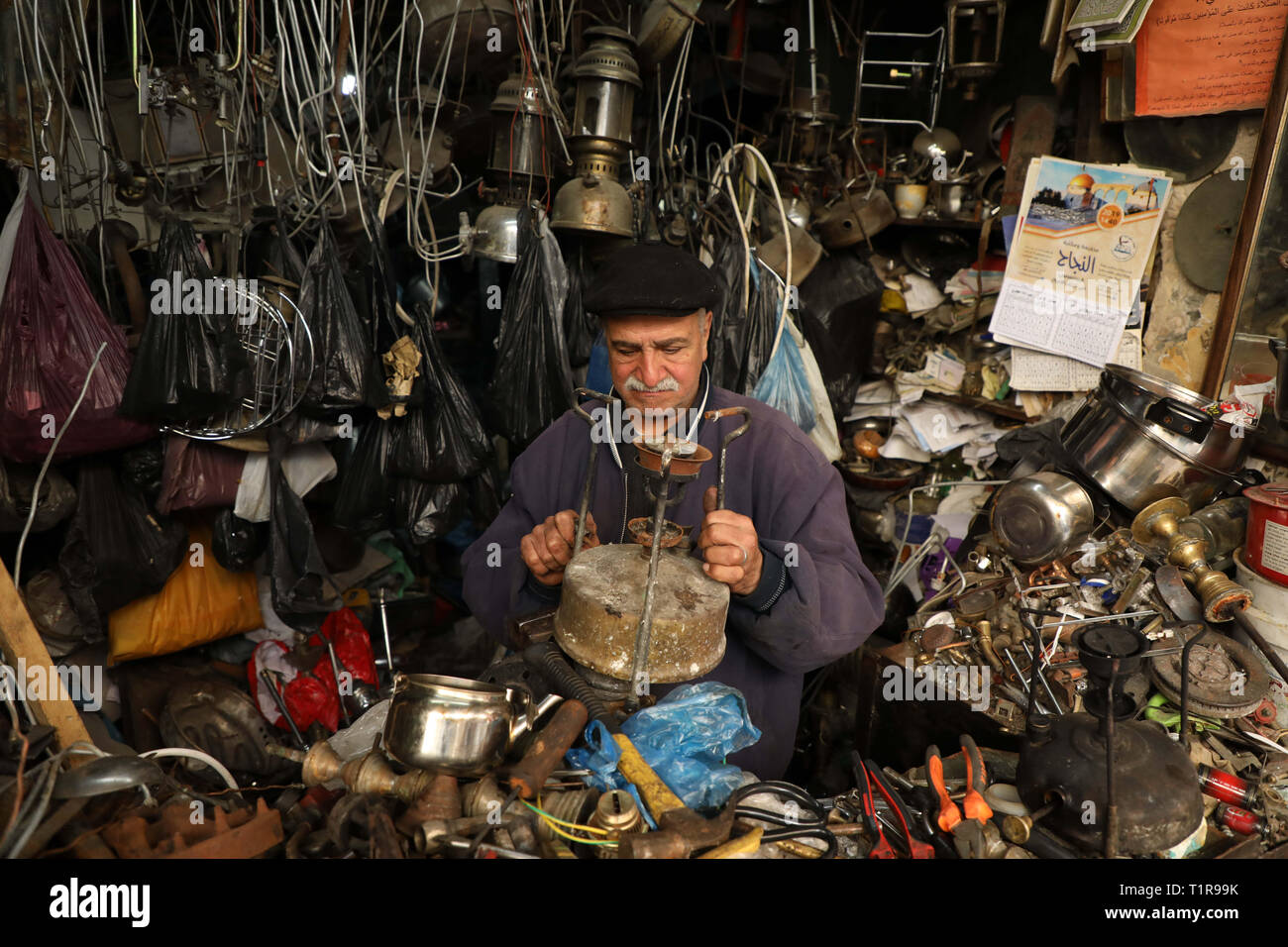 March 27, 2019 - Mouhi Aldein Hashhush repairs traditional paraffin ...