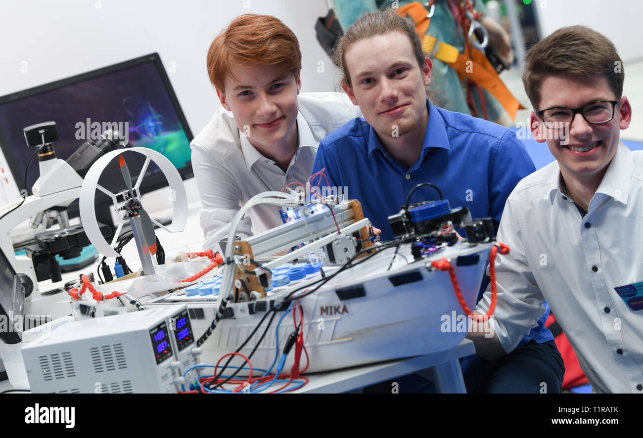 Cave example hi-res stock photography and images - Alamy