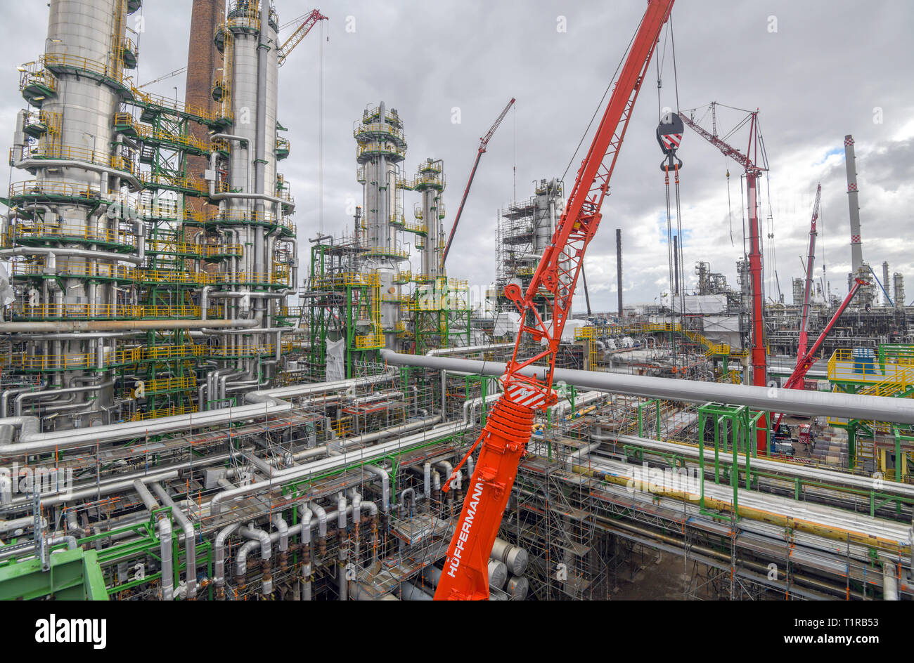 Pck oil refinery hi-res stock photography and images - Alamy