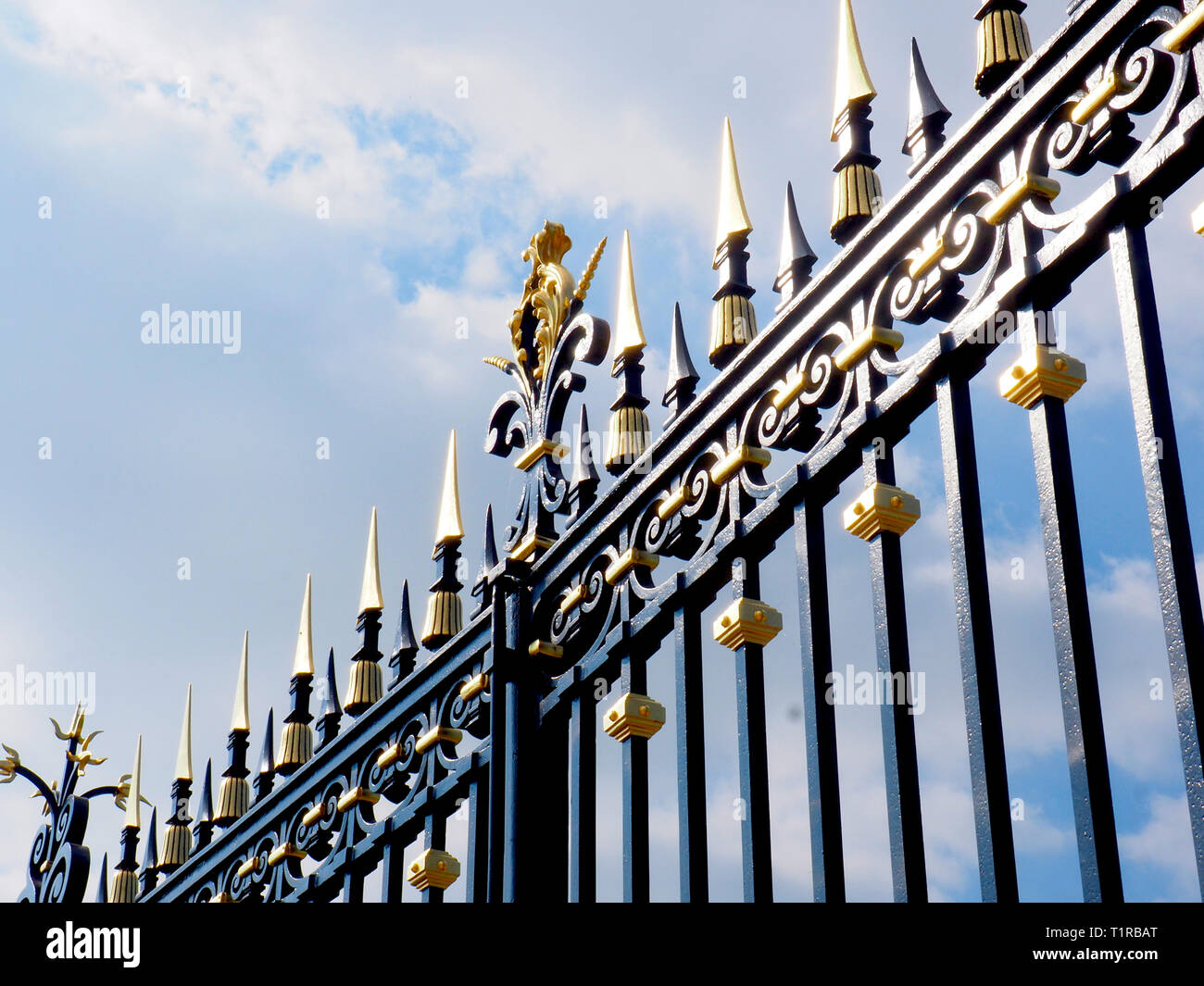 Woodstock, Oxfordshire, UK. 28th Mar 2019. The sun shines on the Great ...