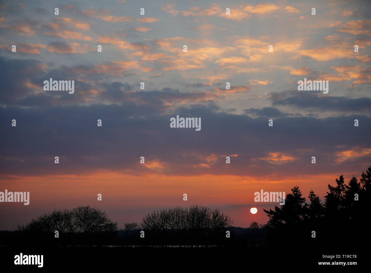 Beautiful sunset british countryside high hi-res stock photography and ...