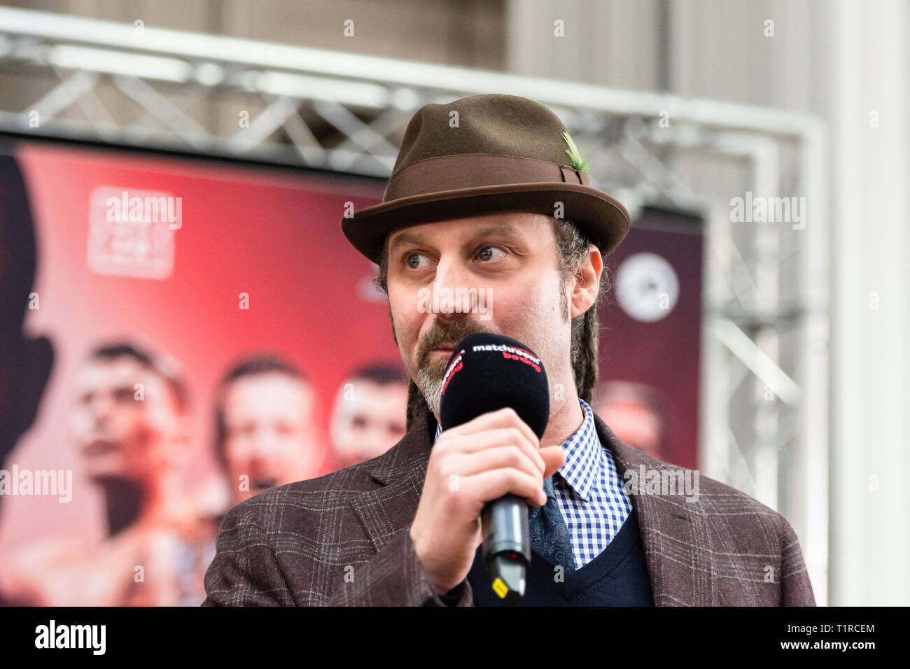 Boxing dazn hi-res stock photography and images - Alamy