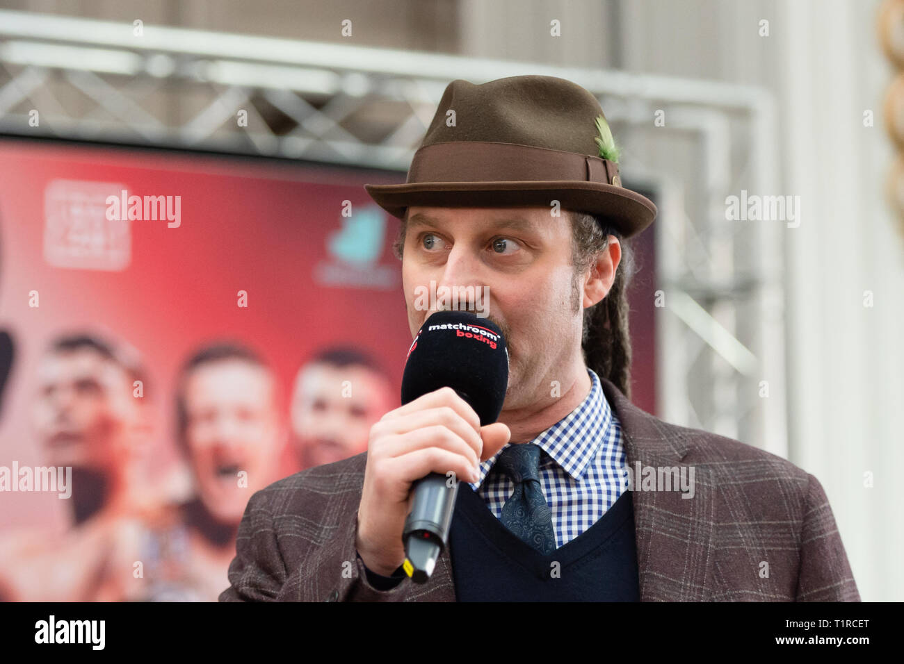 Boxing dazn hi-res stock photography and images - Alamy