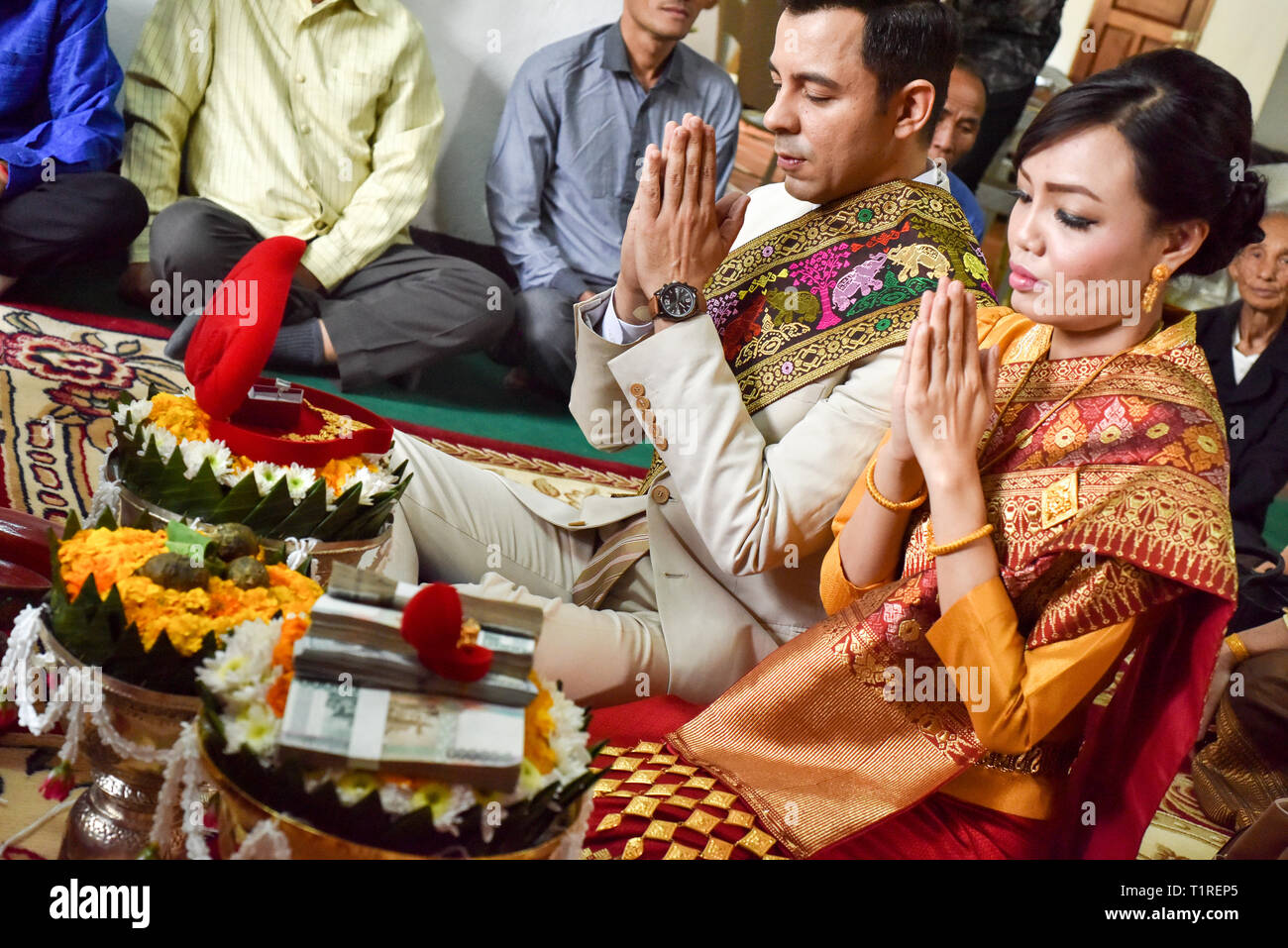 Buddhist wedding hi-res stock photography and images - Alamy