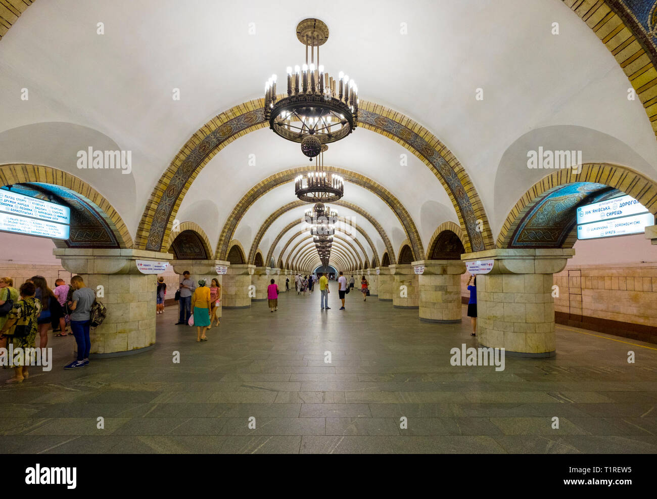 Subway pillar tile hi-res stock photography and images - Alamy