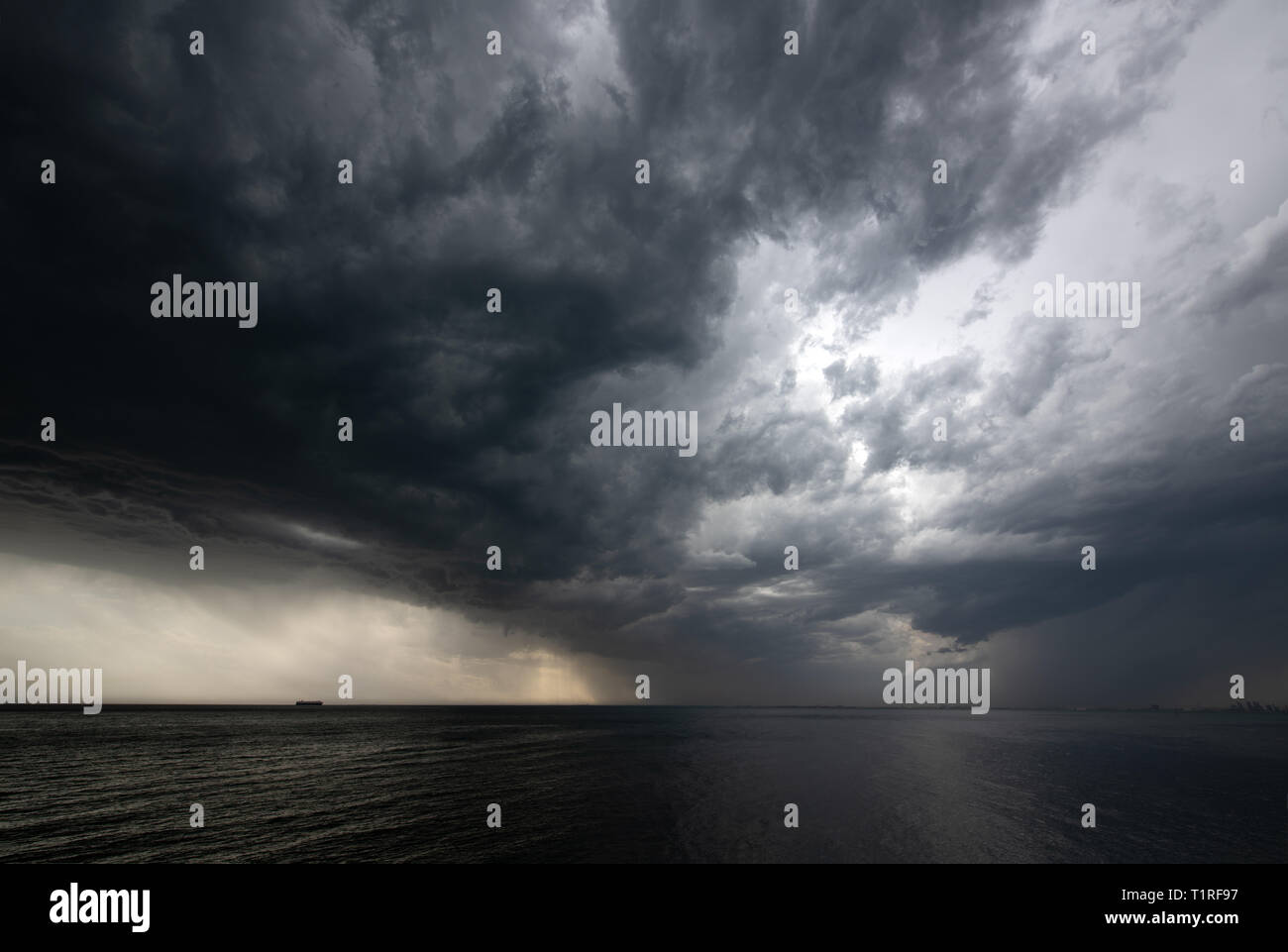 Oceanic storm hi-res stock photography and images - Alamy