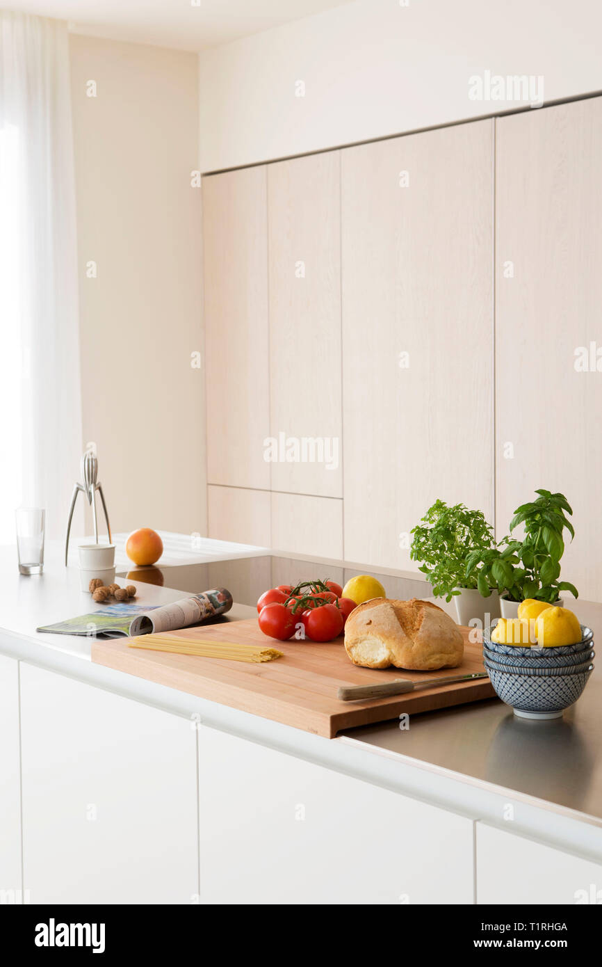 Modern italian kitchen Stock Photo - Alamy