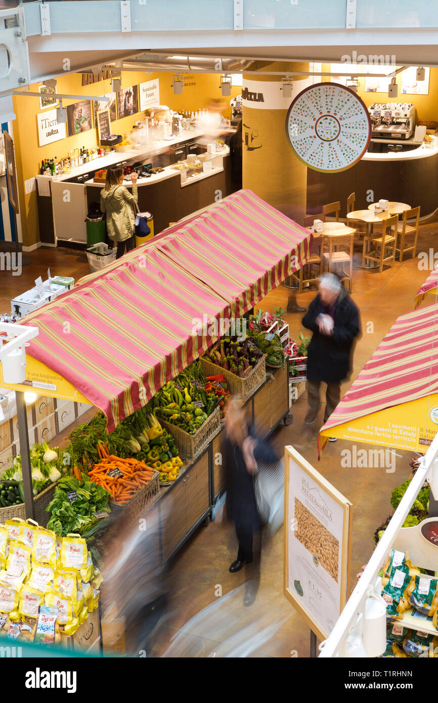 Eataly Smeraldo Milan Stock Photo - Alamy