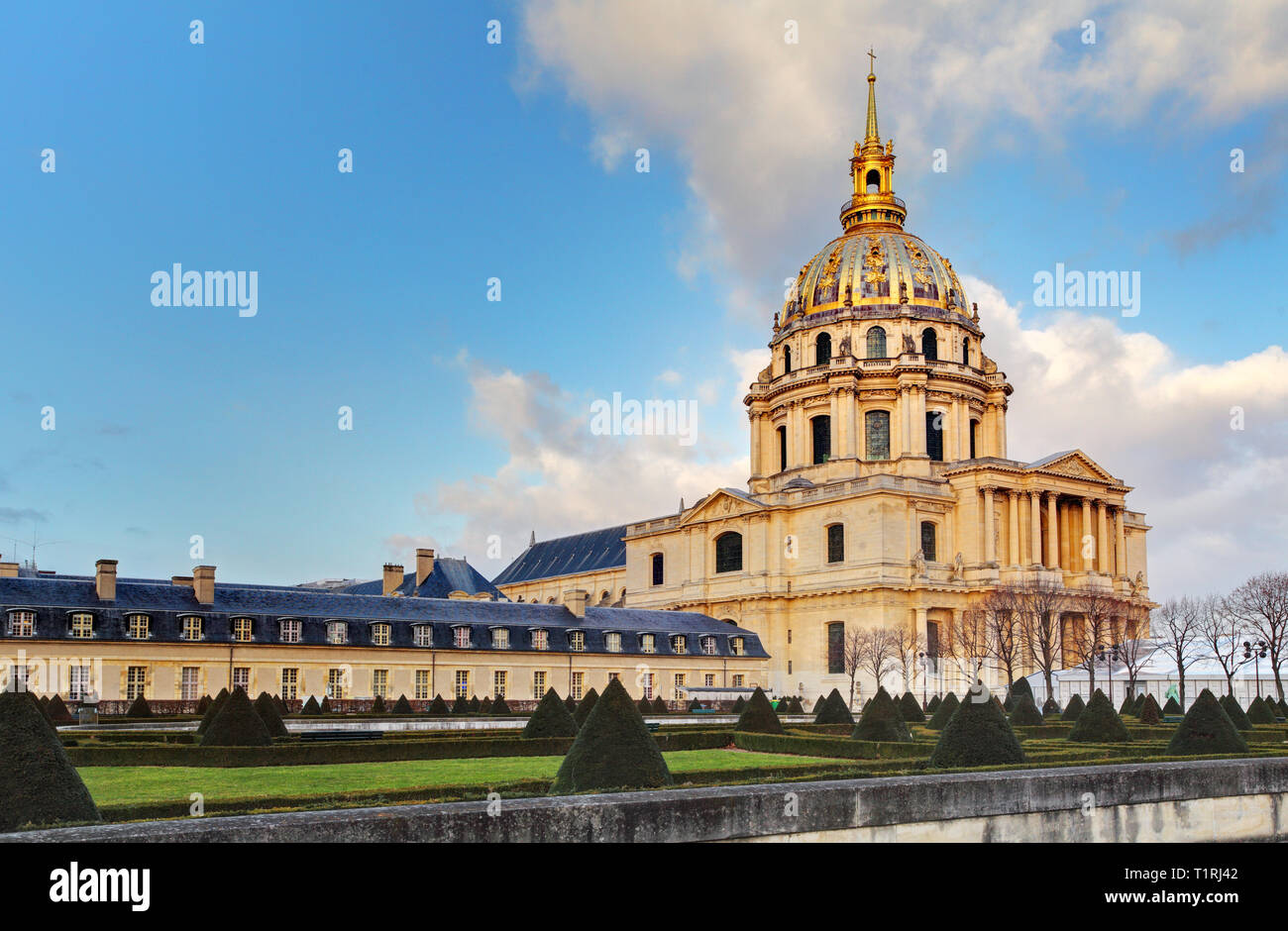Les invalides garden hi-res stock photography and images - Alamy