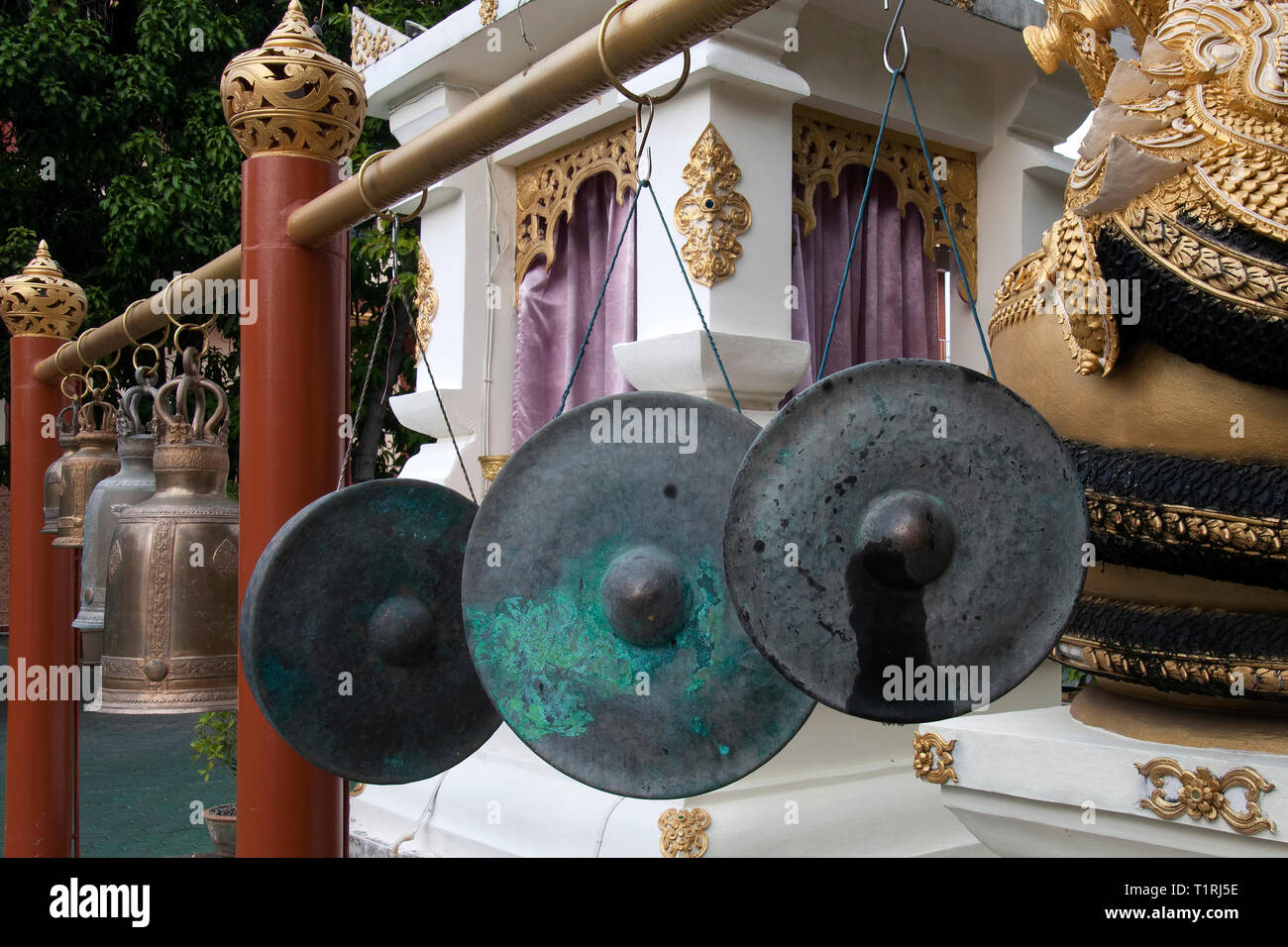Thai gongs hi-res stock photography and images - Alamy