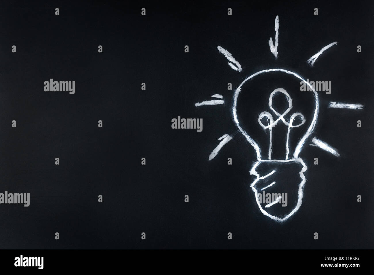 Chalk lightbulb drawing success hi-res stock photography and images - Alamy