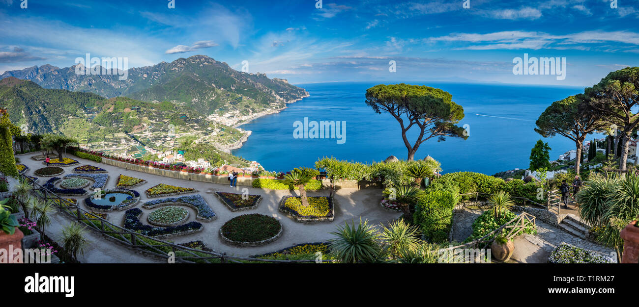 Sightseeing Villa Rufolo and it's gardens in Ravello mountaintop ...
