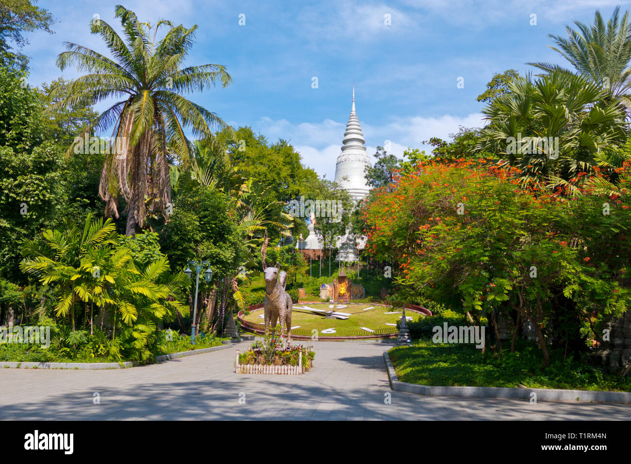 Wat Phnom, Phnom Penh, Cambodia, Asia Stock Photo - Alamy