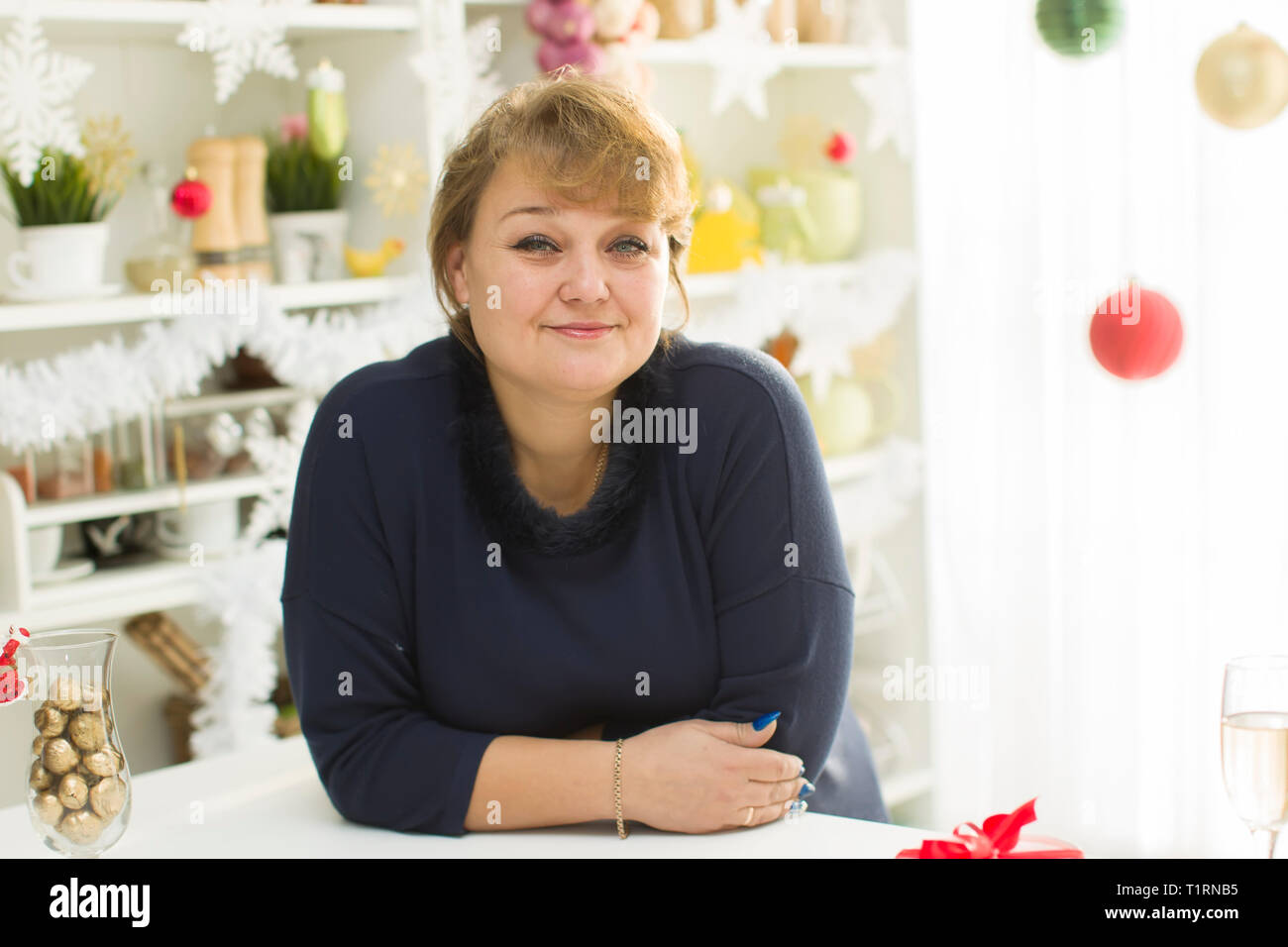 Fat middle aged woman in the kitchen Stock Photo - Alamy