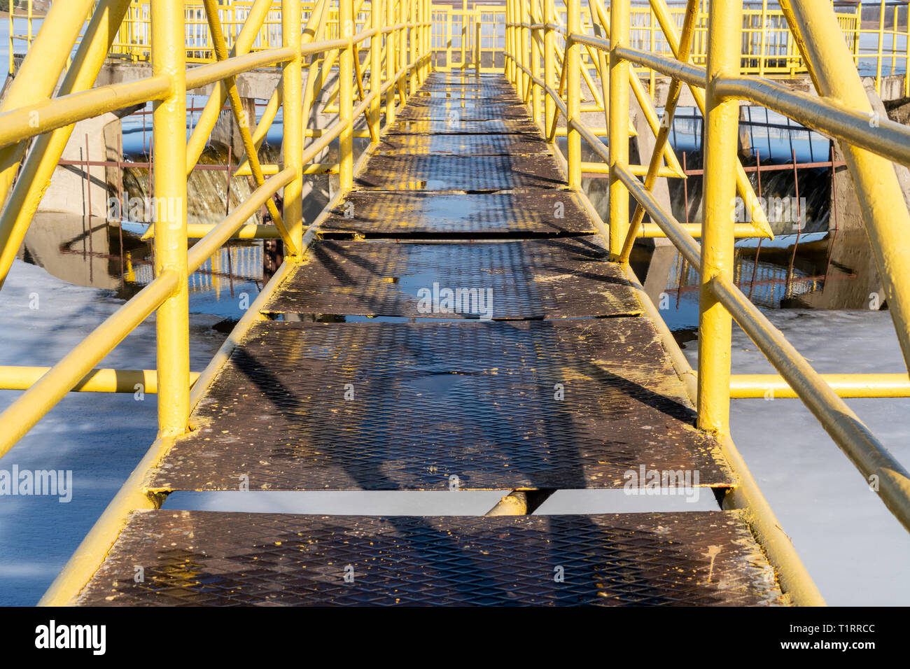 Arched metal footbridge hi-res stock photography and images - Alamy