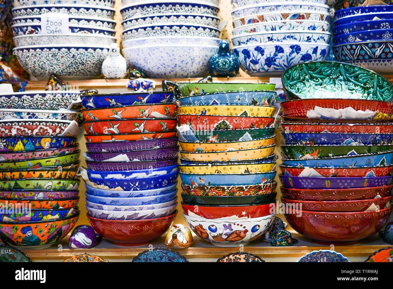 Different type of colorful Turkish ceramic tableware in the Bazaar ...