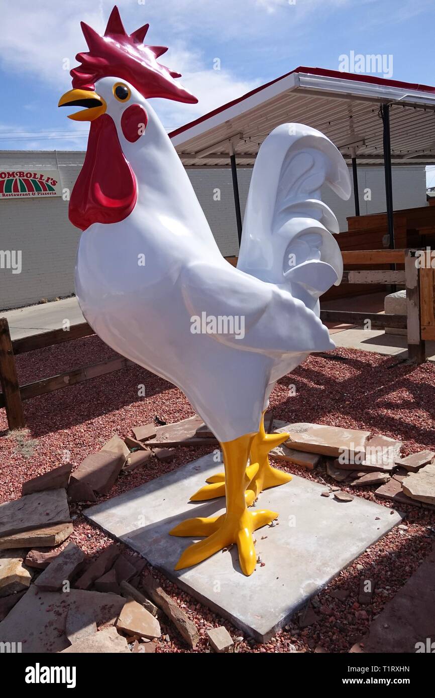 Chicken statue hi-res stock photography and images - Alamy