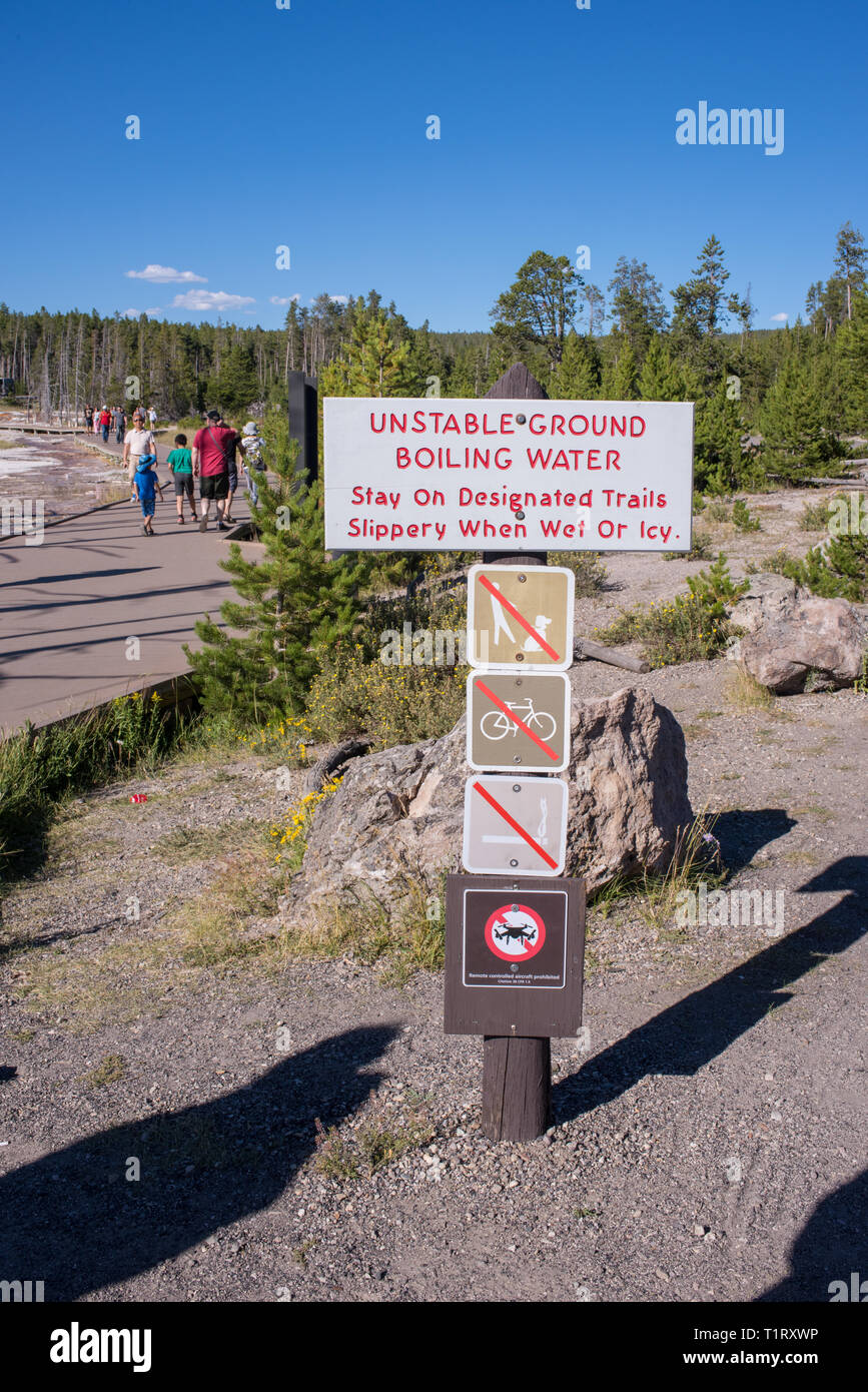 Warning sign yellowstone national park hi-res stock photography and ...