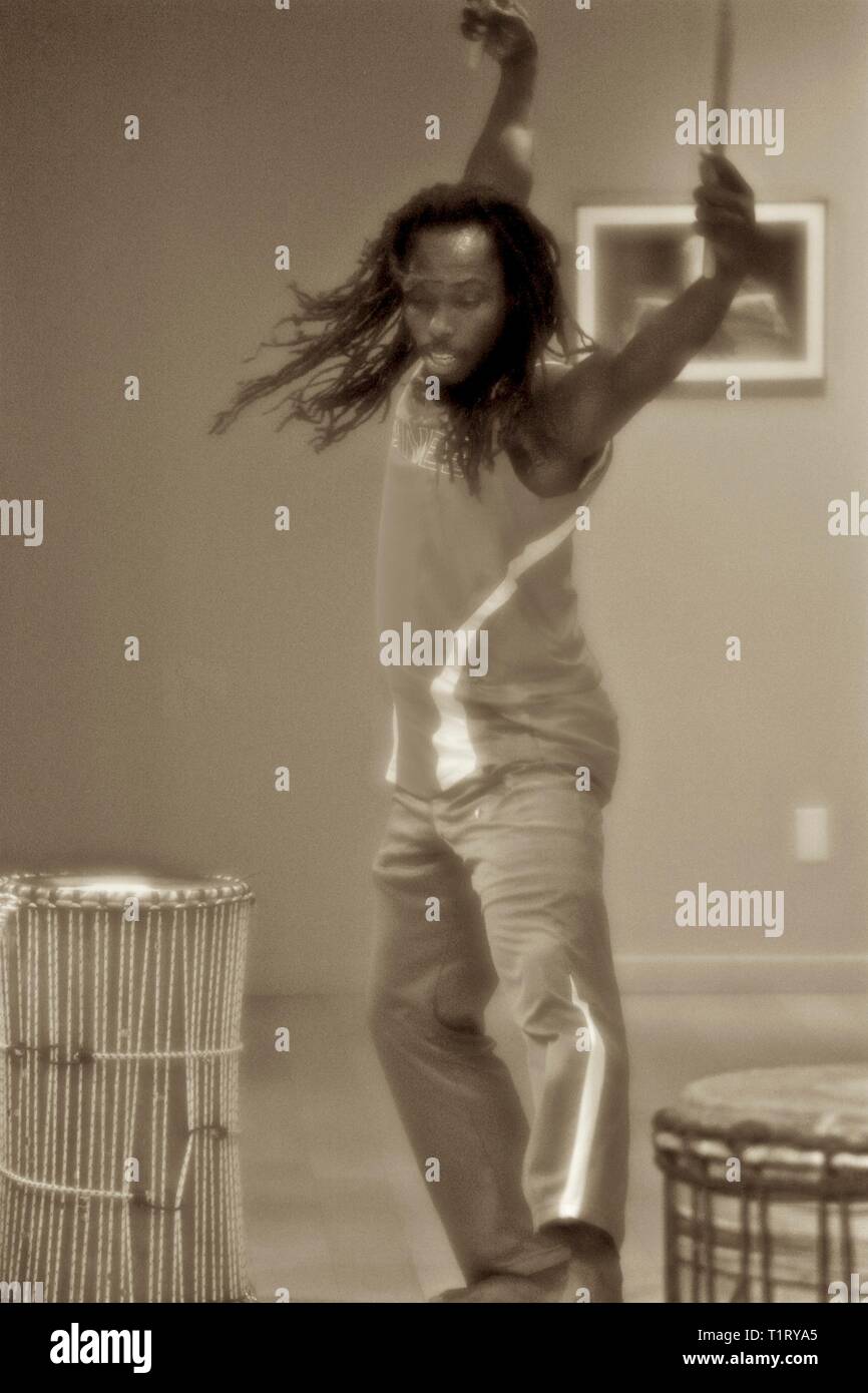 African drums hi-res stock photography and images - Alamy