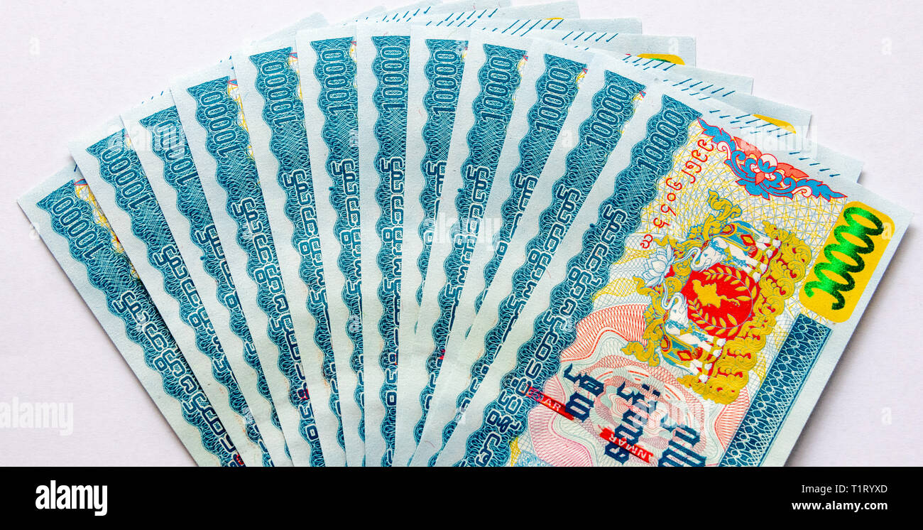 Myanmar 10,000 kyat bank notes Stock Photo - Alamy