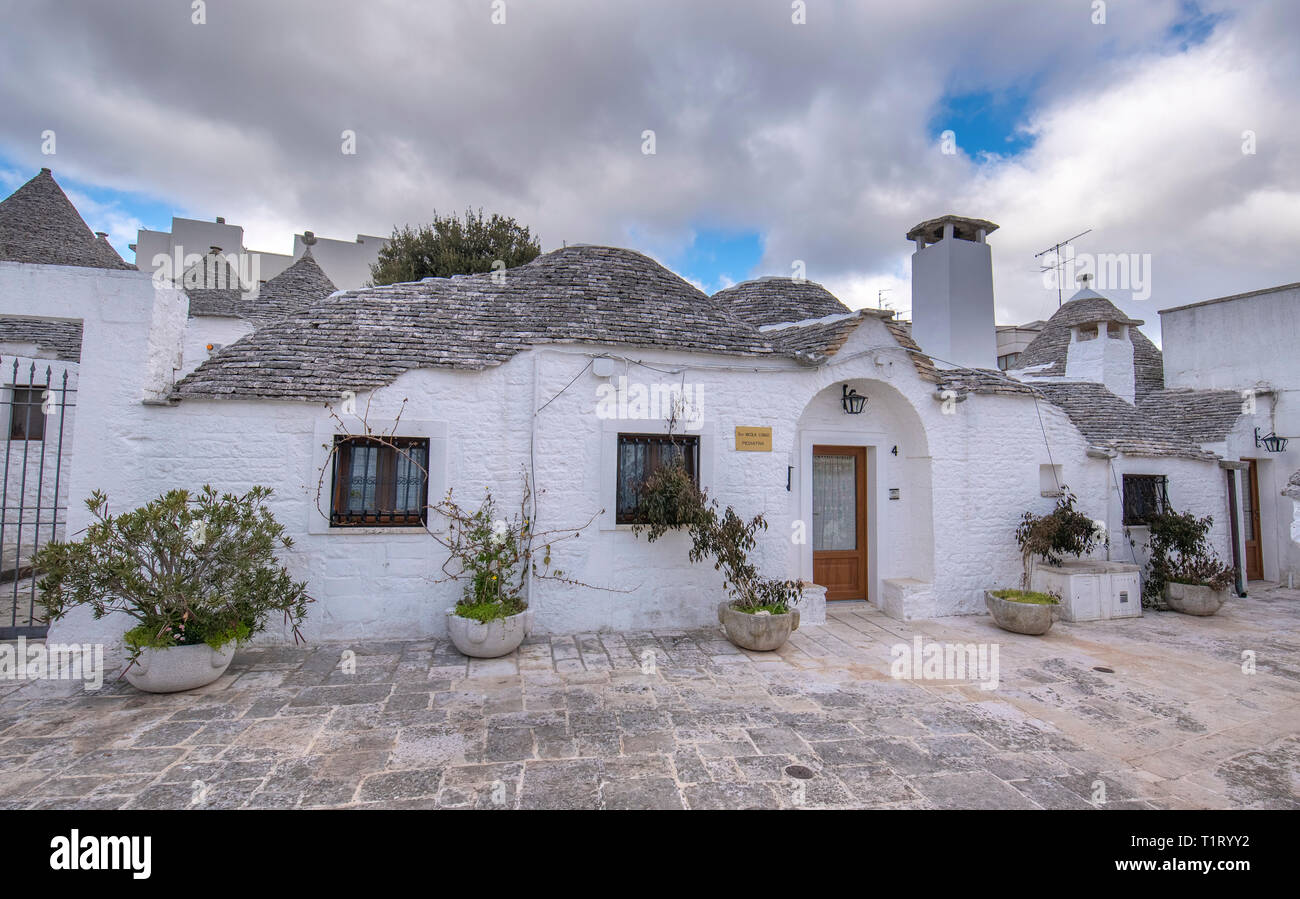 ALBEROBELLO, PUGLIA, ITALY - Alberobello's famous Trulli, the ...