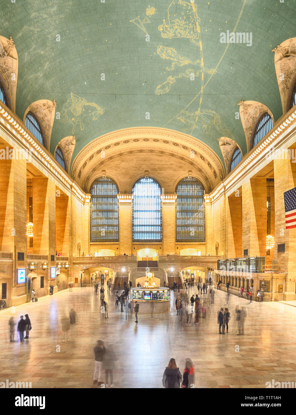 The main concourse of the Grand Central Terminal in New York City - HDR ...