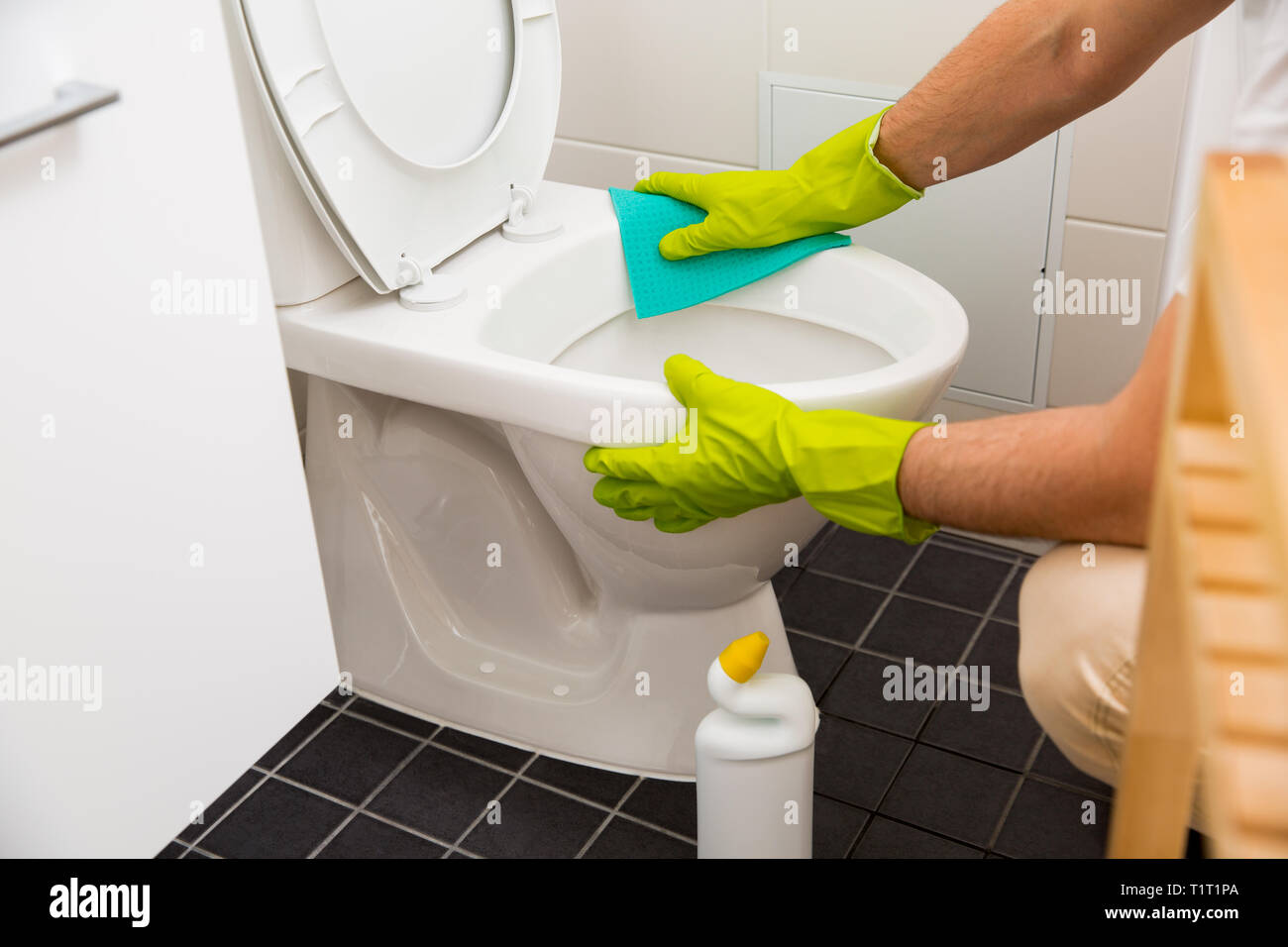 Loo house dirty hi-res stock photography and images - Alamy