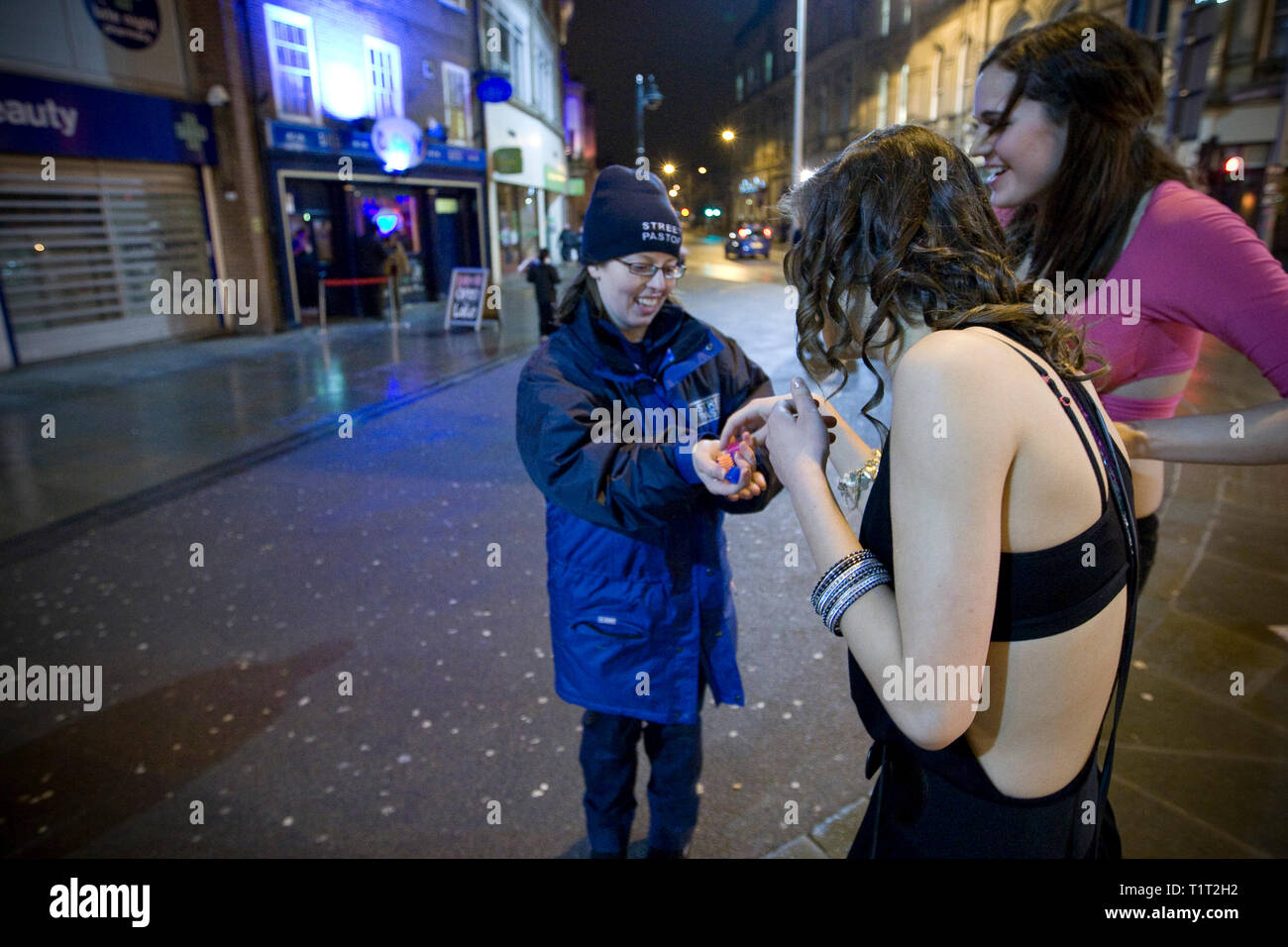 Drink spiking hi-res stock photography and images - Alamy