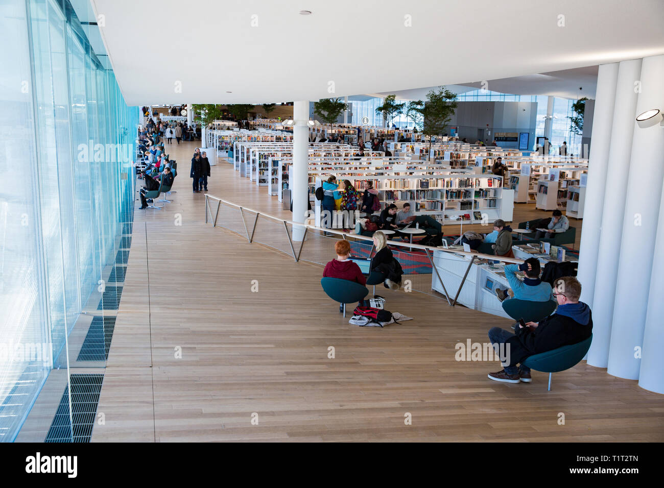 New Helsinki central library Oodi interior. Light and spacious modern ...