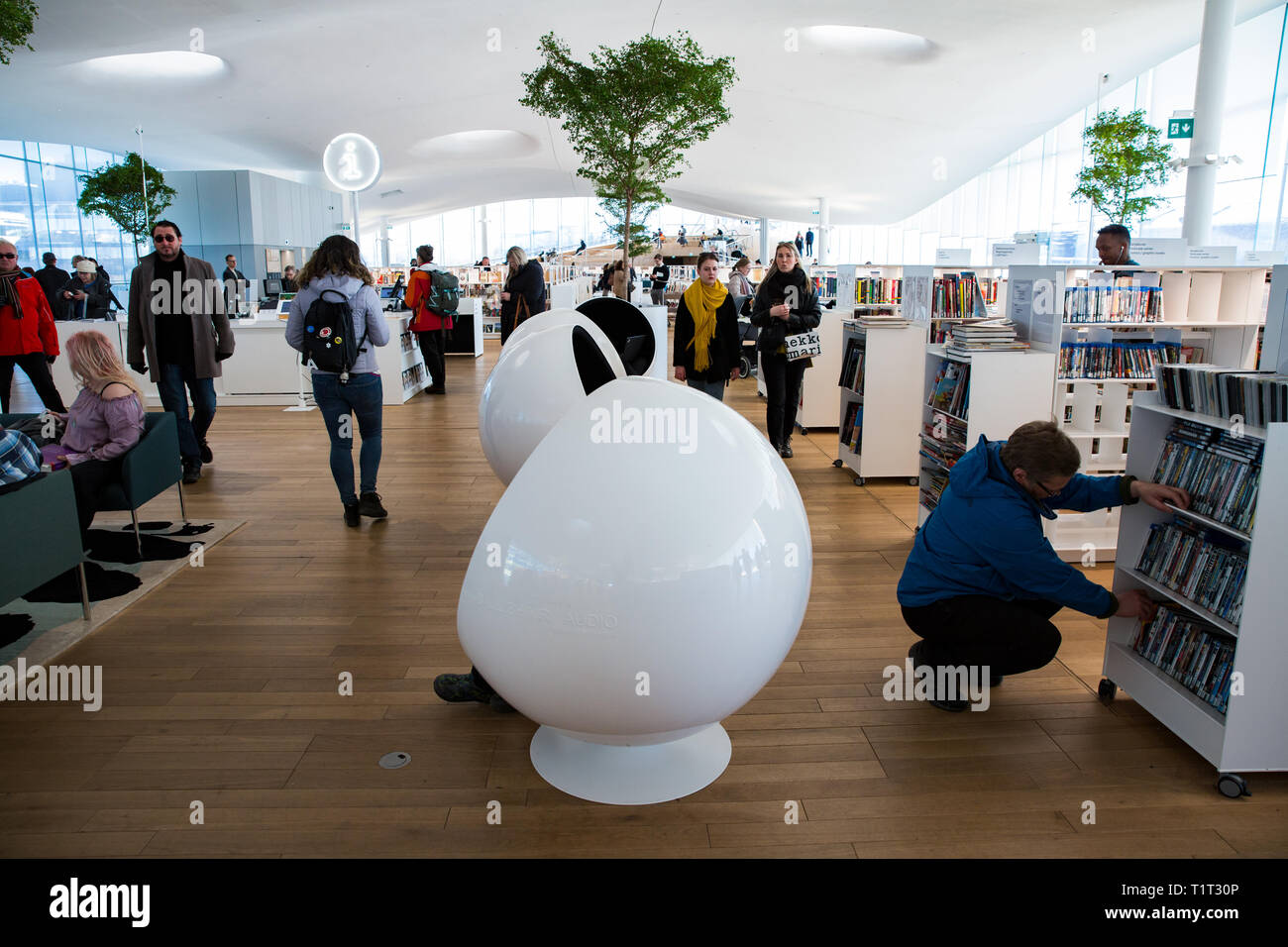 New Helsinki central library Oodi interior. Light and spacious modern ...