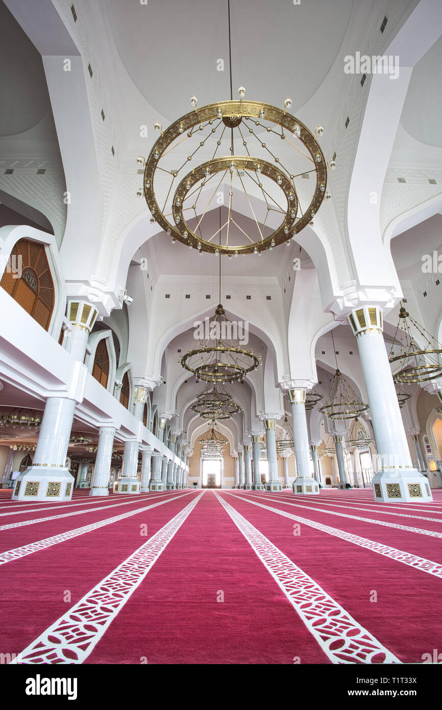 DOHA, QATAR - JUNE 4, 2014: Interior architecture of Imam Muhammad ibn ...